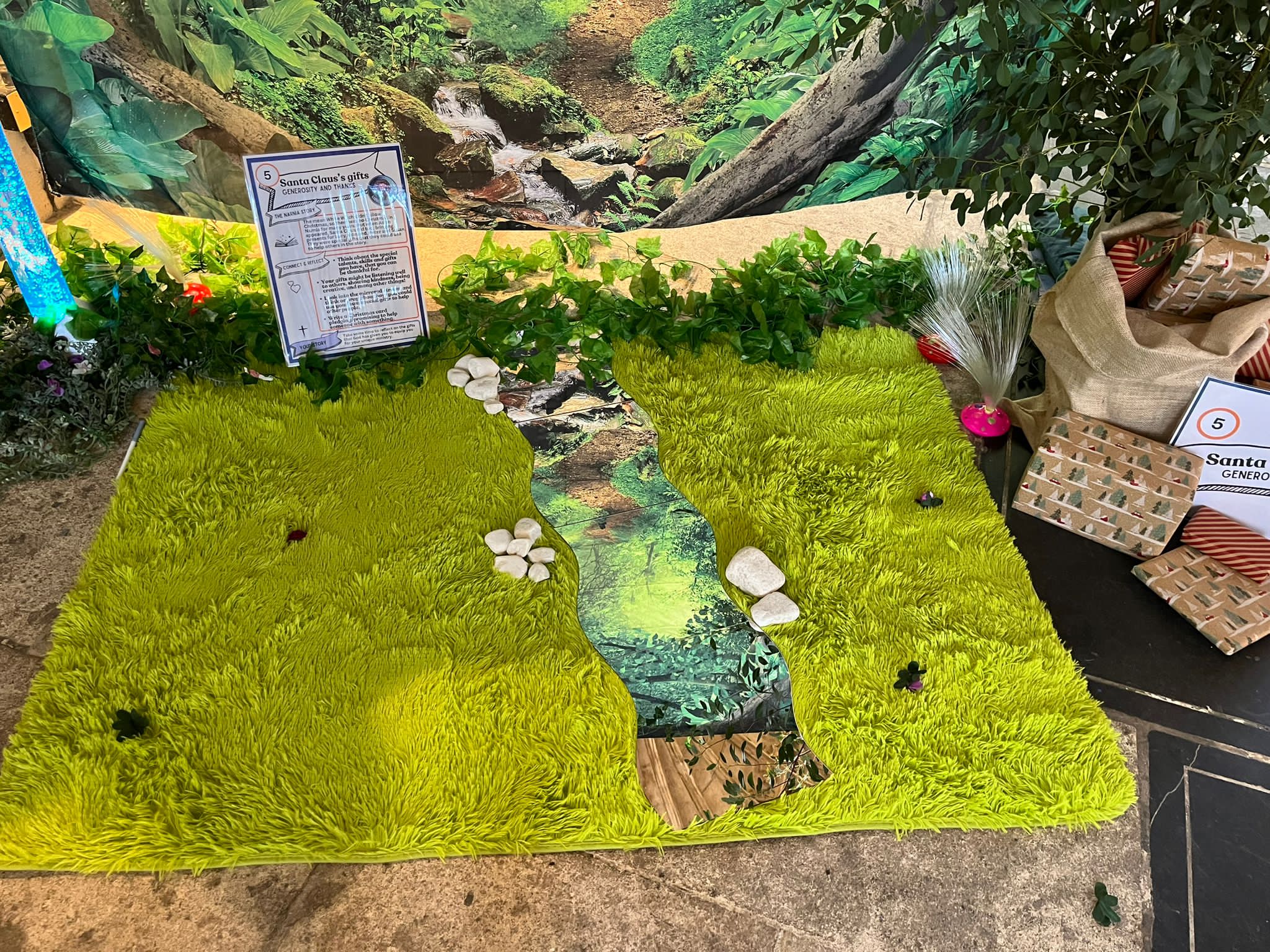 Narnia: Santa Claus's Gifts - Prayer Spaces in Schools Australia